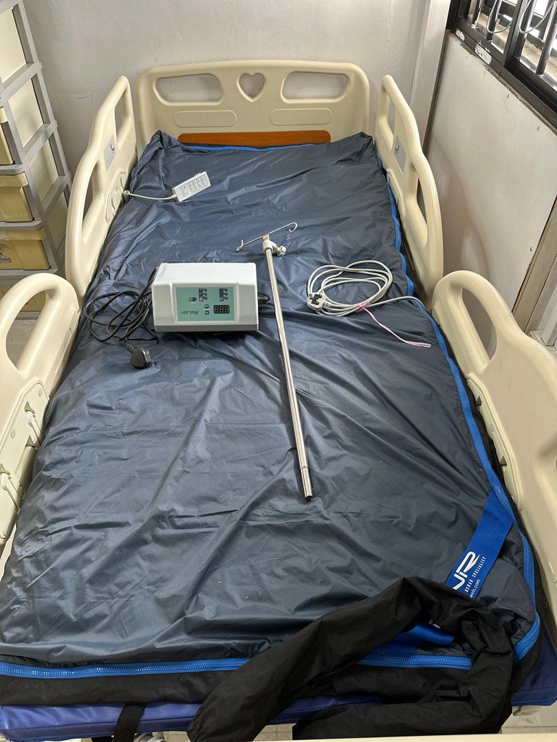 Electric Hospital Bed , remote control with Air mattress for pressure ...