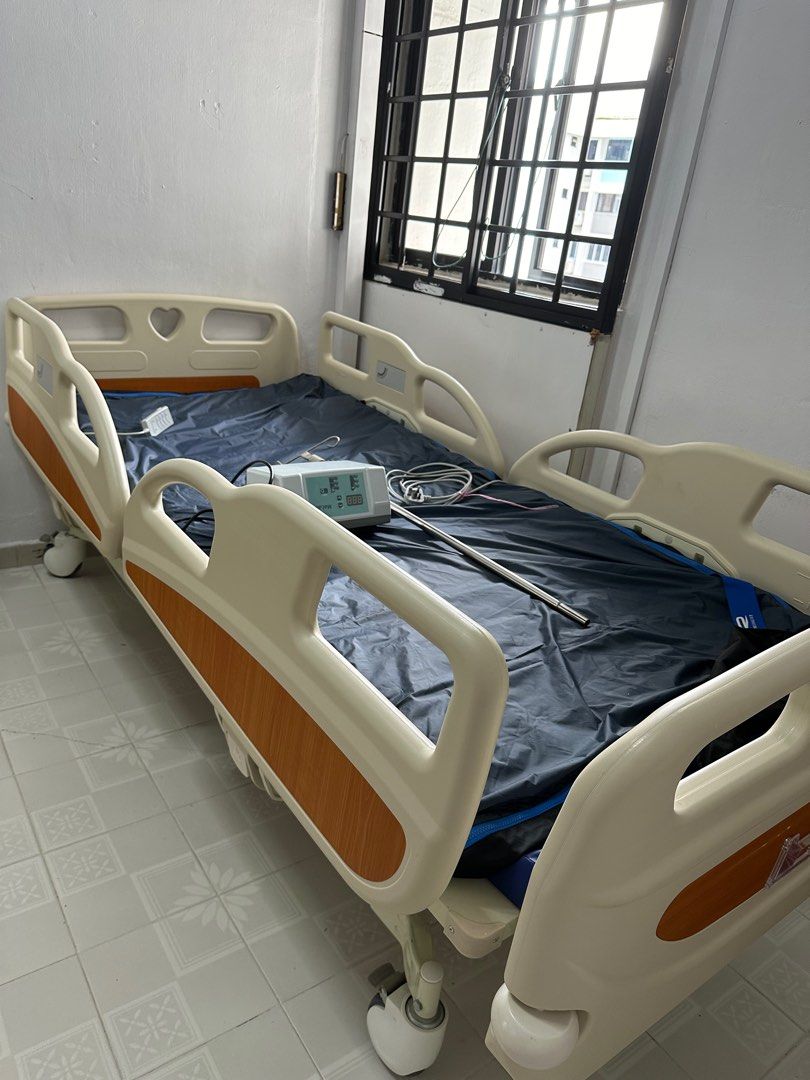 Electric Hospital Bed , remote control with Air mattress for pressure ...