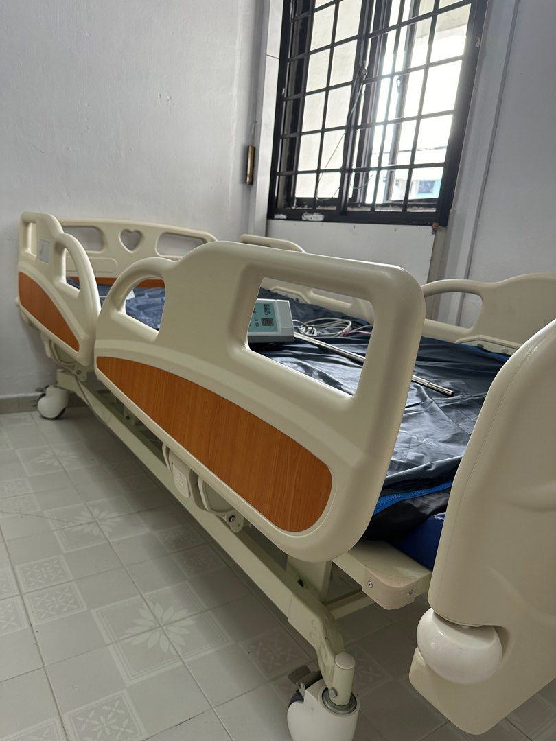 Electric Hospital Bed , remote control with Air mattress for pressure ...