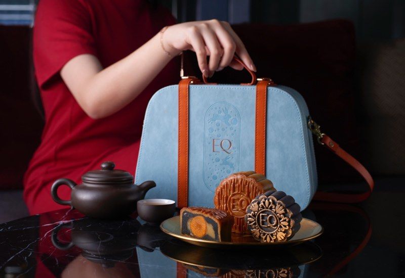 EQ Mooncake Case : Autumn Jade Collection 2023 / Moon Cake Box, Hobbies ...