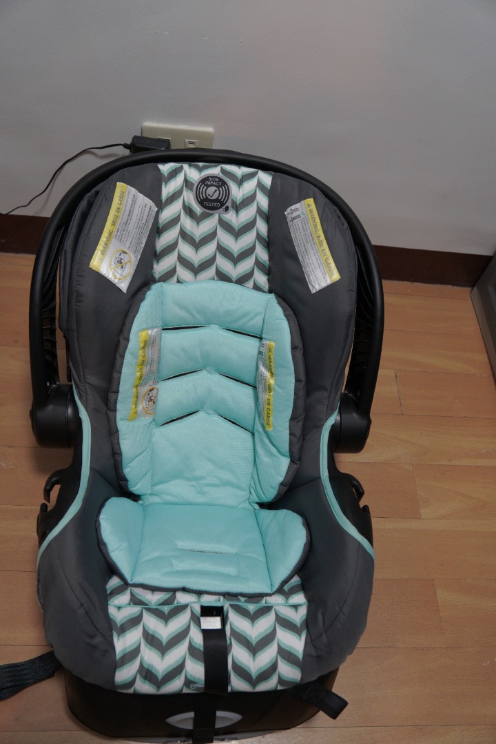 Evenflo Infant Carseat, Babies & Kids, Going Out, Car Seats on Carousell