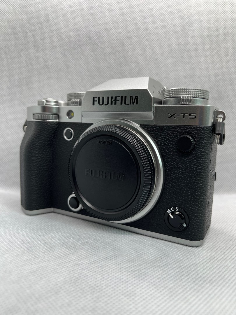 Fujifilm XT5 with extra battery and charger, Photography, Cameras on ...
