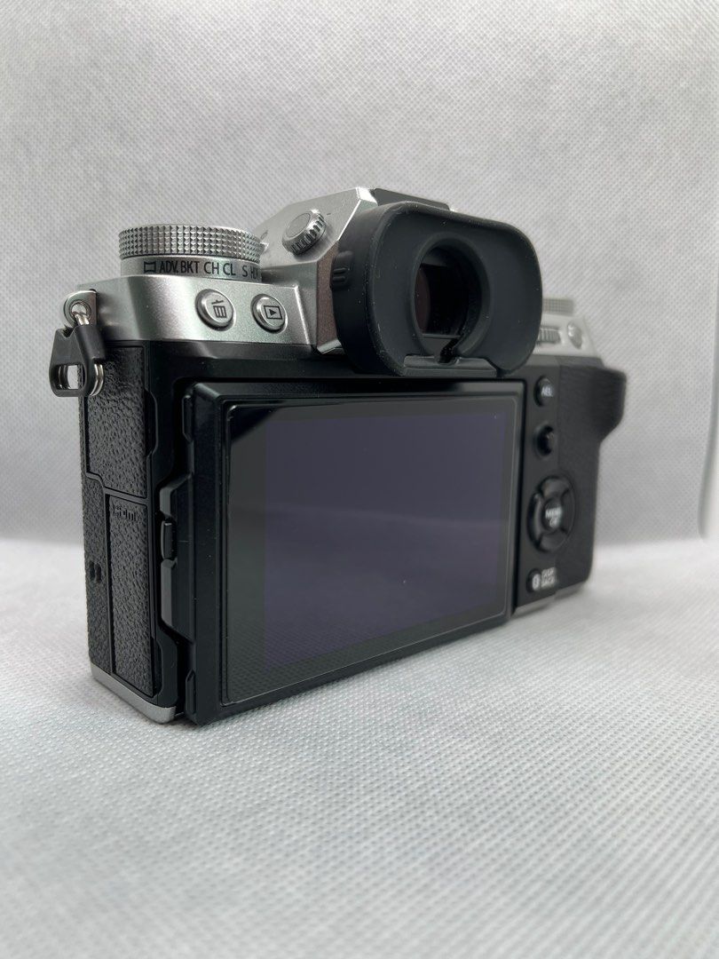 Fujifilm XT5 with extra battery and charger, Photography, Cameras on ...