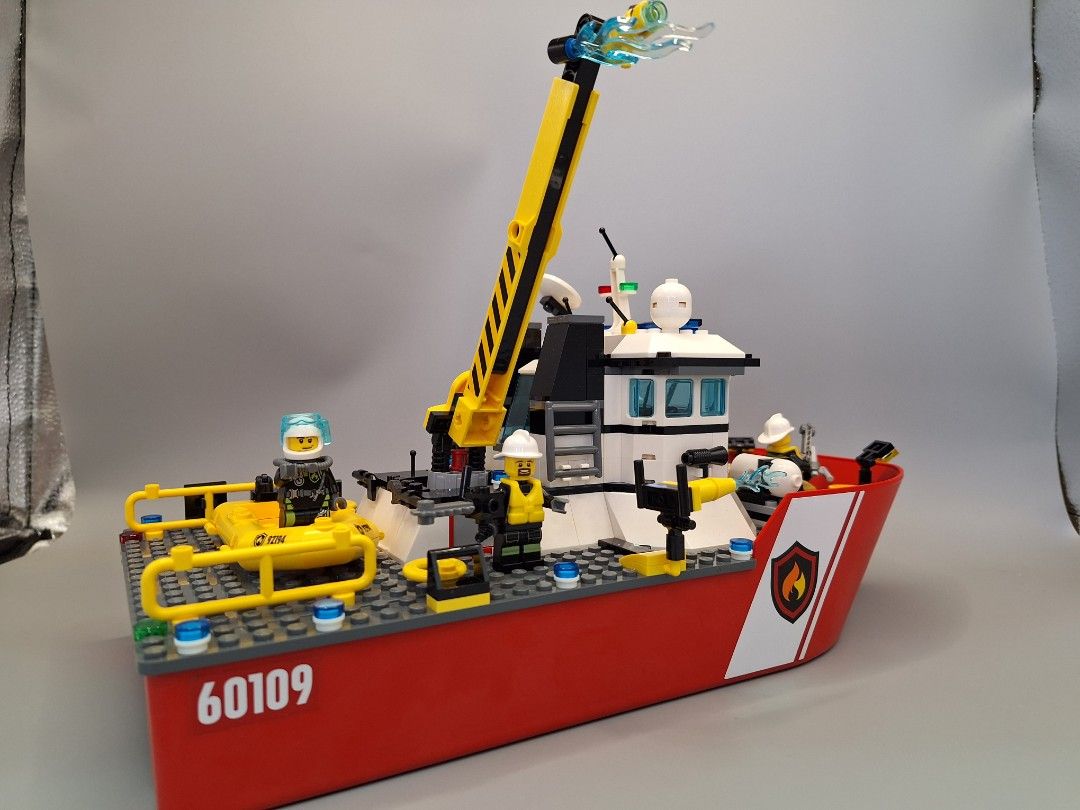 Lego City 60109 fire boat, 興趣及遊戲, 玩具 & 遊戲類 - Carousell