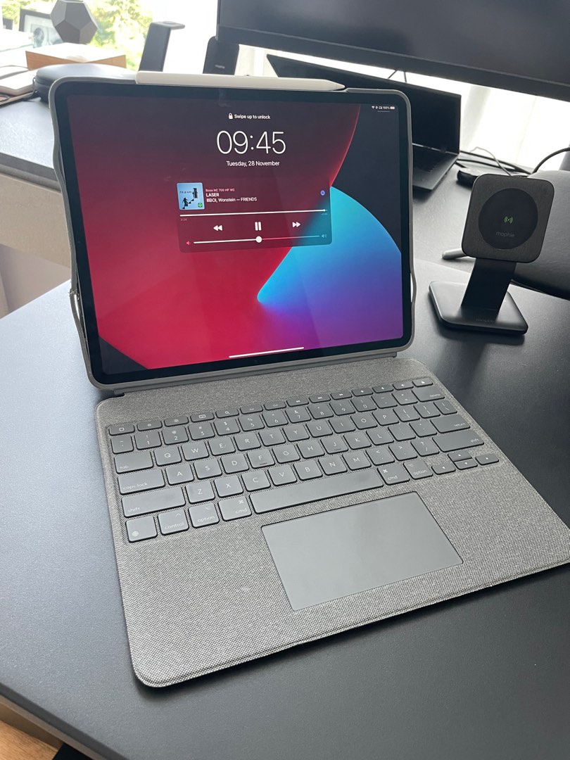 iPad Pro 12.9 inch Bluetooth keyboard by Logitech Combo Touch ...