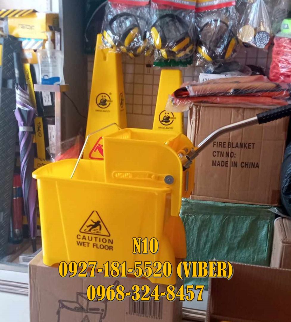 mop squezer, Furniture & Home Living, Cleaning & Homecare Supplies ...