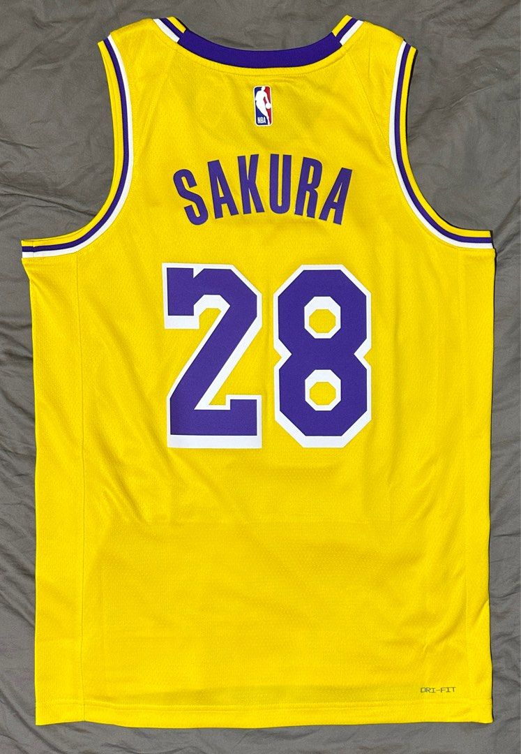 LE SSERAFIM X Lakers NBA 湖人客製球衣團 連廣告章 Sakura 宮脇咲良, 男裝, 運動服裝 - Carousell