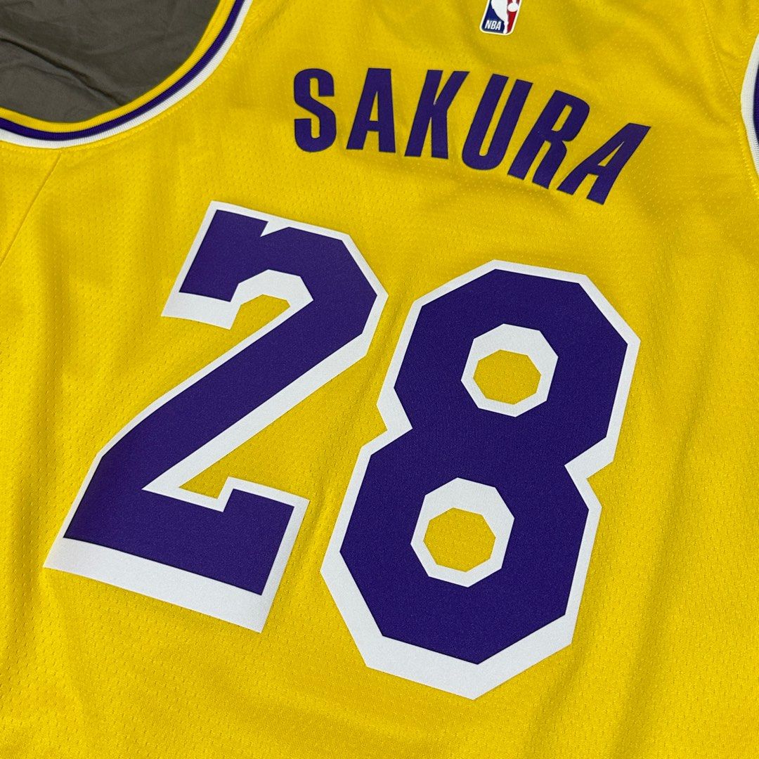 LE SSERAFIM X Lakers NBA 湖人客製球衣團 連廣告章 Sakura 宮脇咲良, 男裝, 運動服裝 - Carousell