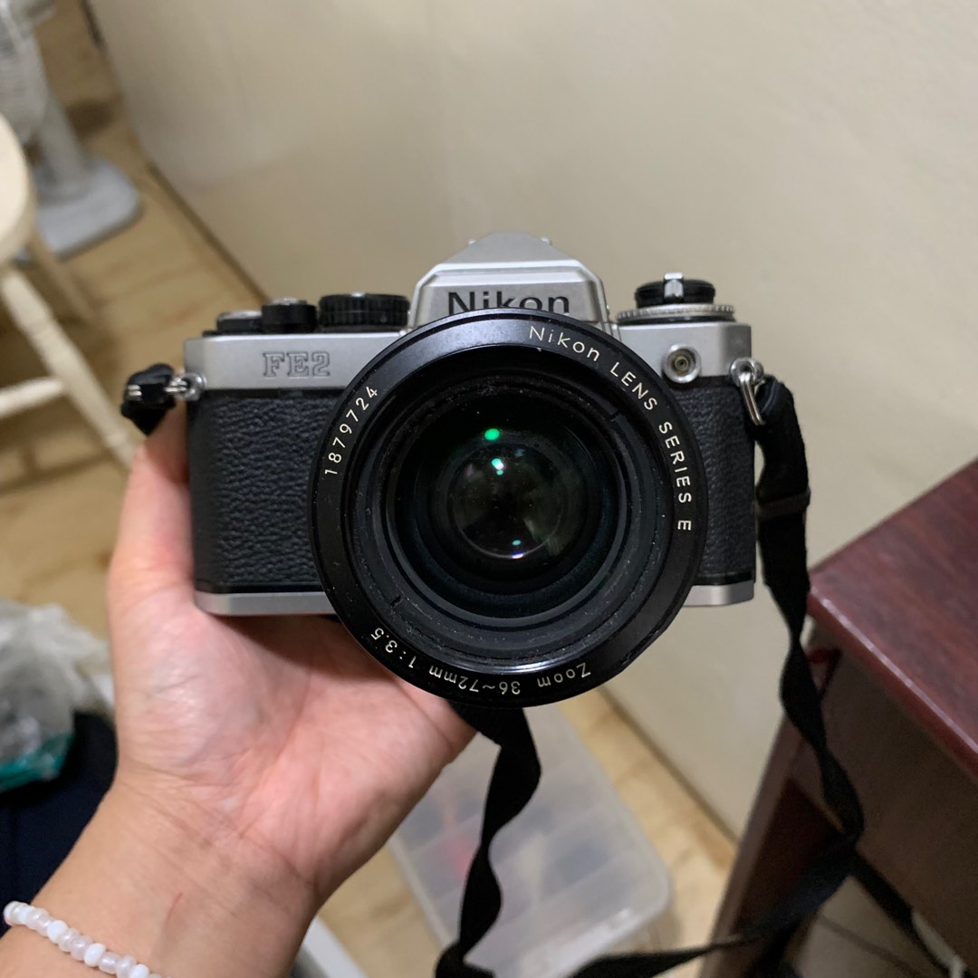 Nikon FE2, Nikon F50, Starblitz 300 DFNi, Vivitar auto thyristor 283 ...