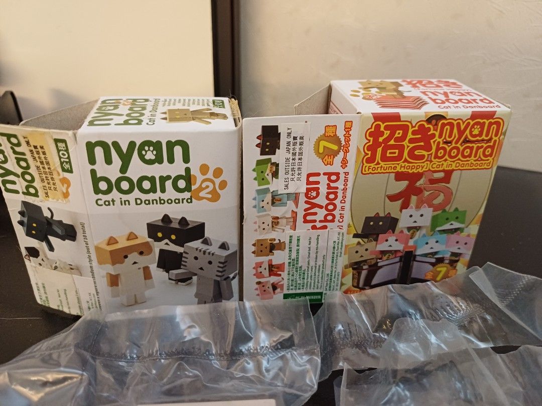 兩隻 Nyan board 紙箱人 紙箱貓 千葉 公仔 模型 figure 盒蛋 盲盒, 興趣及遊戲, 玩具 & 遊戲類 - Carousell