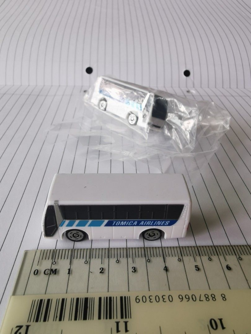 Pocket Tomica Mitsubishi Fuso Aero Queen aviation bus, Hobbies & Toys ...