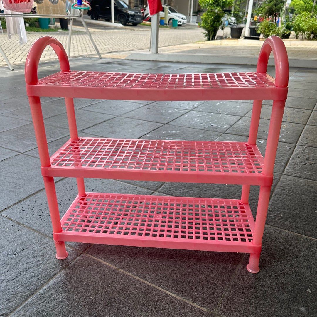rak sepatu plastik pink lion star, Perabotan Rumah di Carousell