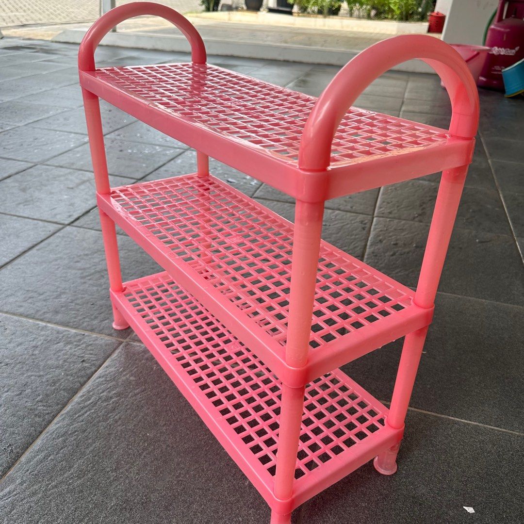 rak sepatu plastik pink lion star, Perabotan Rumah di Carousell