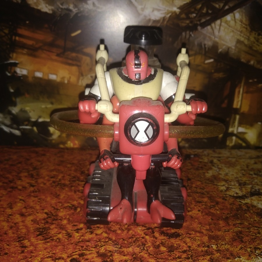 Set Figure Four Arms and Tetra Tanker Ben 10 Riding alien vehicle B06 ...