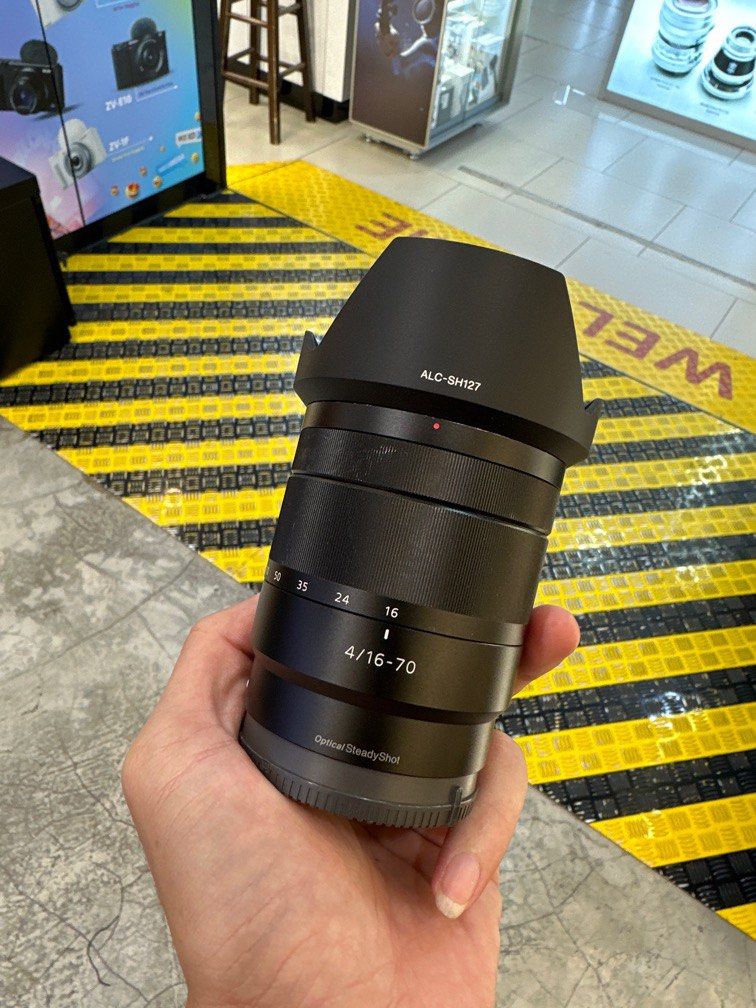 Sony 16-70mm F4 SEL ZA OSS LENS, Photography, Lens & Kits on Carousell