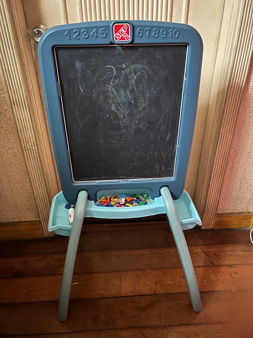 Step 2 easel ( 2-way), Hobbies & Toys, Toys & Games on Carousell