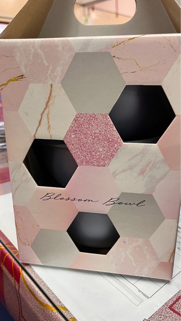 Tupperware brand containers, Furniture & Home Living, Kitchenware ...