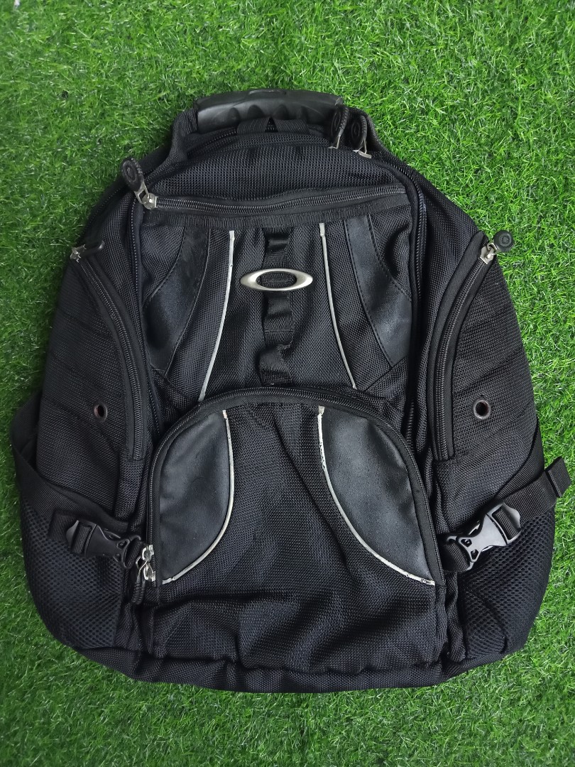 Vintage oakley backpack, Men's Fashion, Bags, Backpacks on Carousell
