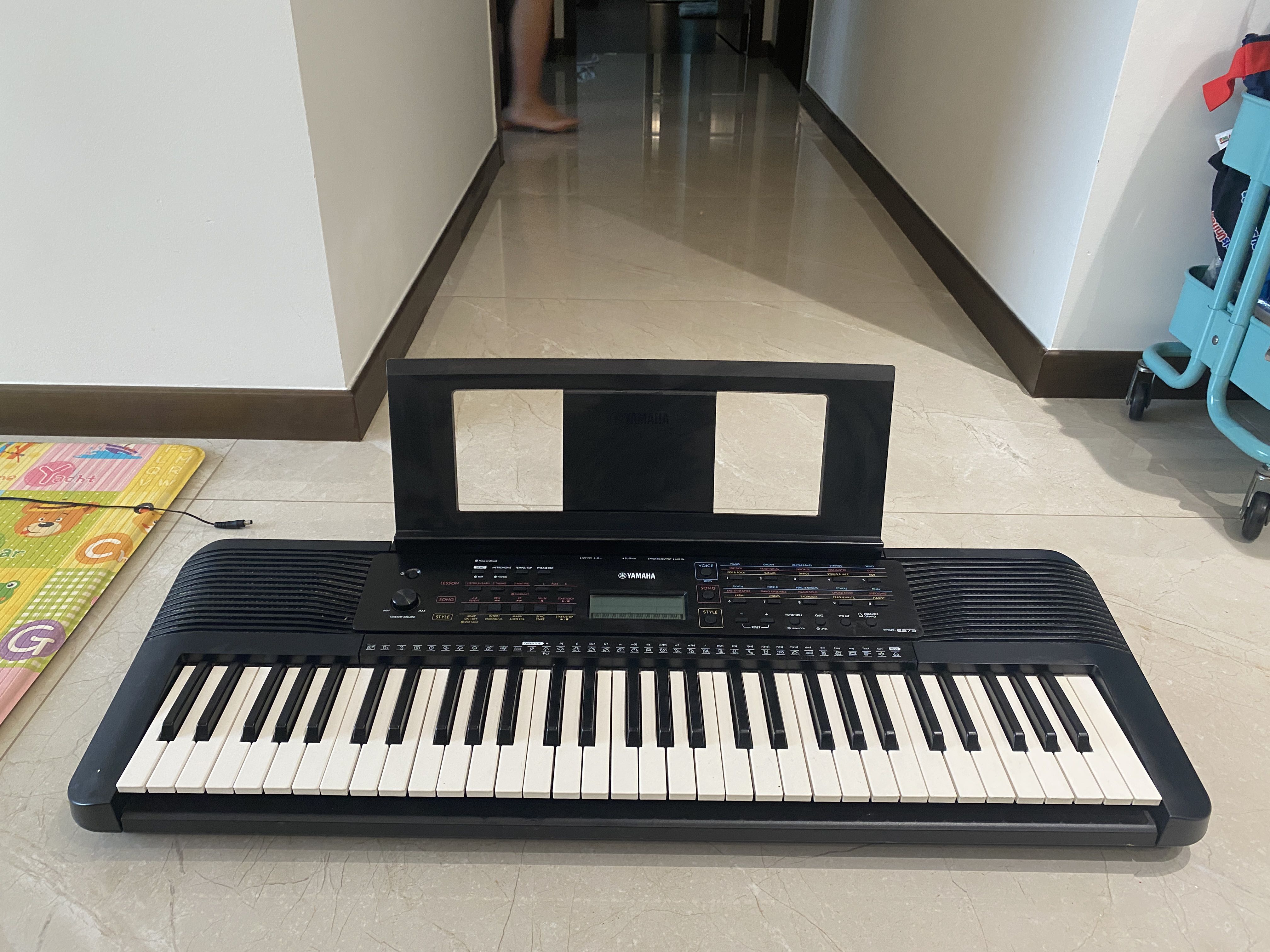 Yamaha portable keyboard- PSR E273, Hobbies & Toys, Music & Media ...