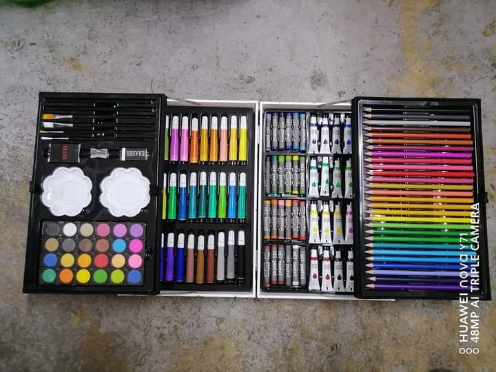 145 coloring case, Hobbies & Toys, Stationary & Craft, Stationery ...