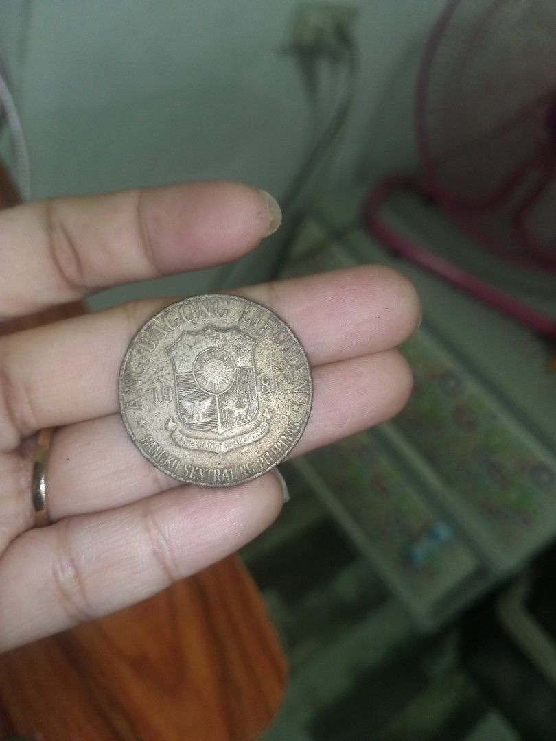 1981-1990 old peso coins and different dollar coin, Hobbies & Toys ...