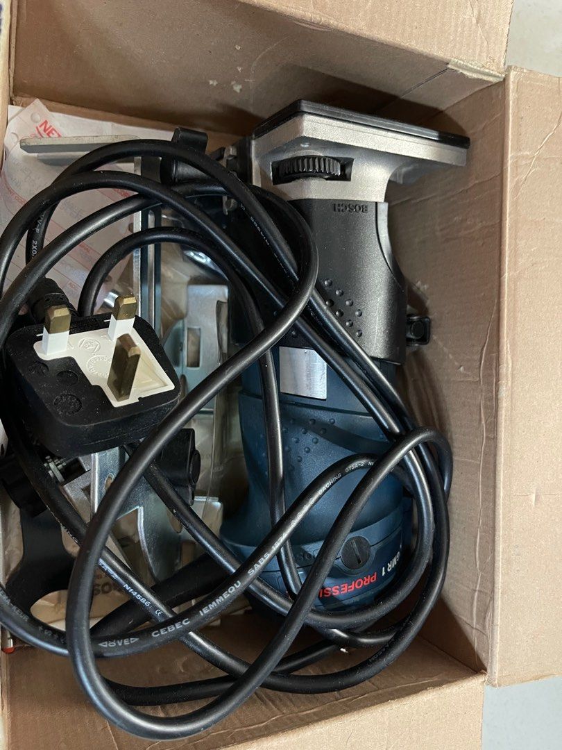 Bosch router GMR 1, Furniture & Home Living, Home Improvement ...