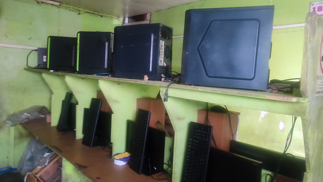 CLOSING COMPUTER SHOP, Computers & Tech, Desktops on Carousell