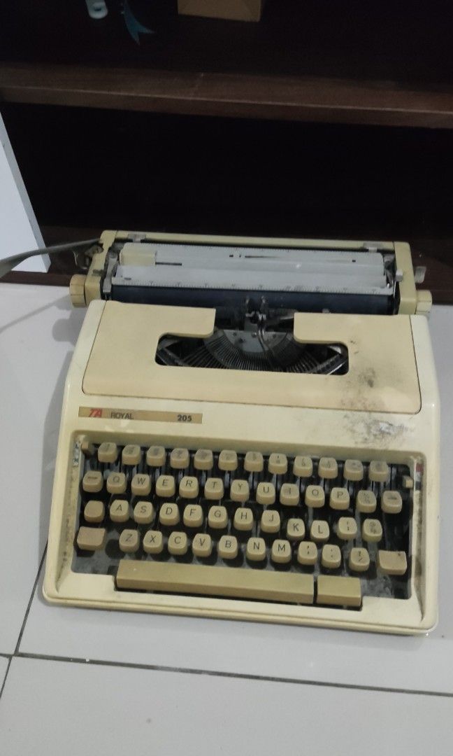 DIJUAL! Mesin Tik Manual Original Arori TA Royal 205, Antik, Lainnya di ...