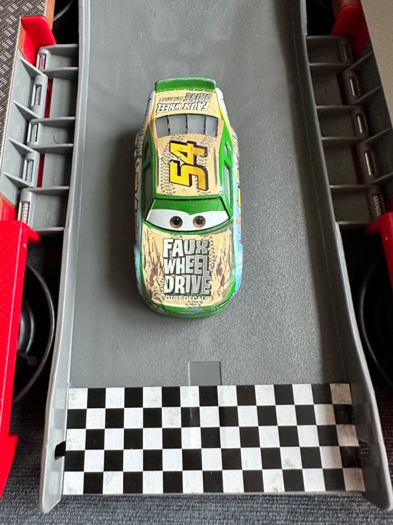 Disney Pixar Cars Transformation Lightning McQueen Playset, Hobbies ...