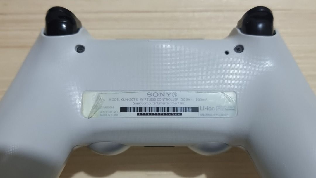 DualShock 4 (Silver, v1) Original, Video Gaming, Video Game Consoles ...