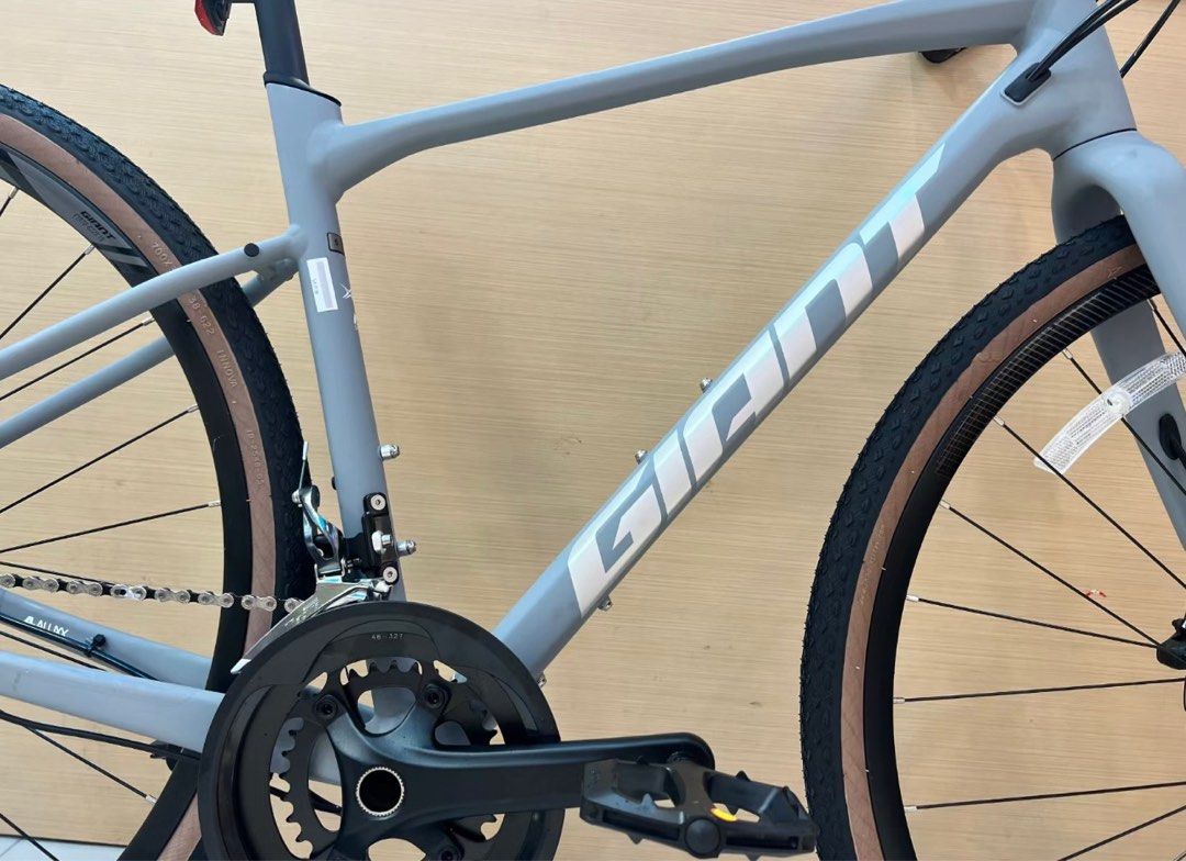 Giant revolt F1 hybrid bike 2023 model carbon fiber fork on off road ...