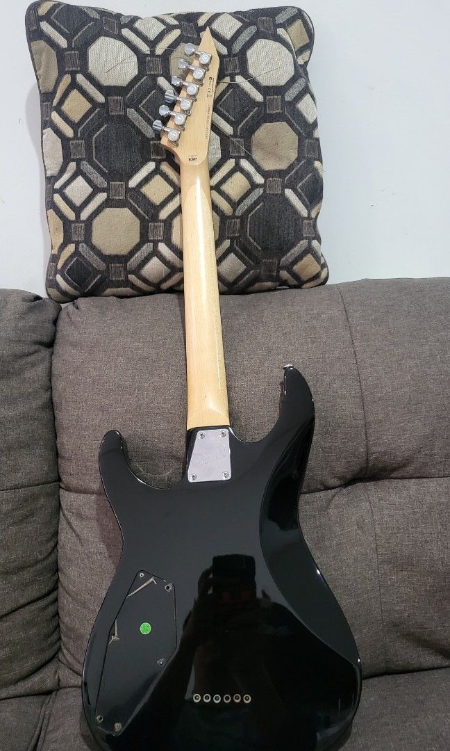 Gitar listrik ESP M10 made in china, Musik & Media, Alat di Carousell