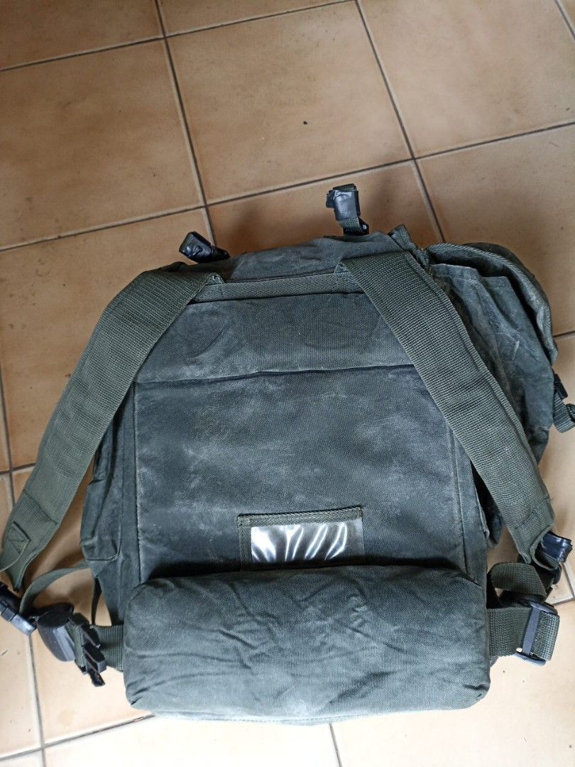 Green Army military Backpack Vintage, Men's Fashion, Bags, Backpacks on ...