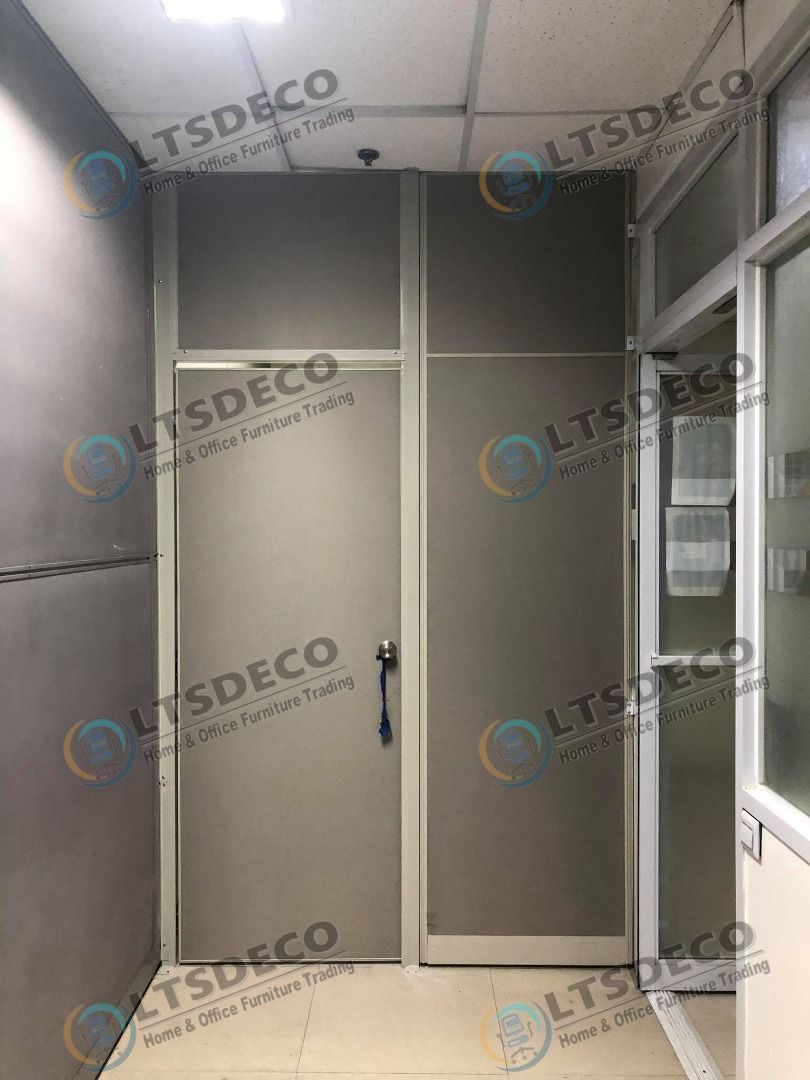 HIGH PANEL WALL PARTITION FLOOR TO CEILING OFFICE FURNITURE AND ...
