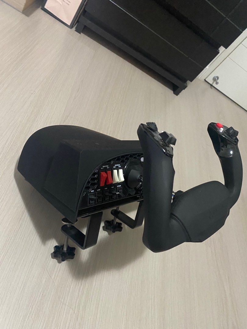 Honeycomb Simulator/ HONEYCOMB ALPHA FLIGHT CONTROLS YOKE AND SWITCH ...