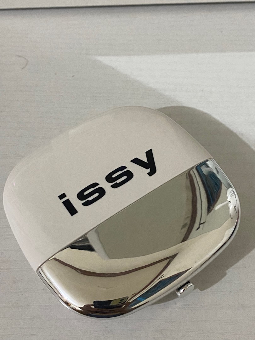 Issy and Co true flex powder foundation, Beauty & Personal Care, Face ...