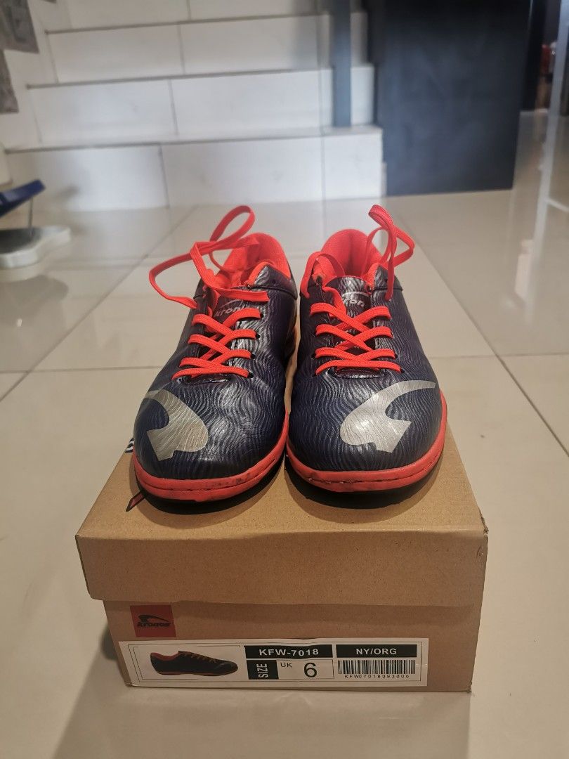 kronos football shoes, Men's Fashion, Footwear, Sneakers on Carousell