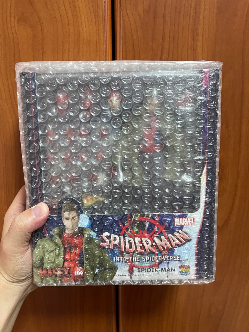 Mafex Peter B Parker Mafex Spider-Man Into the Spider Verse, Hobbies ...