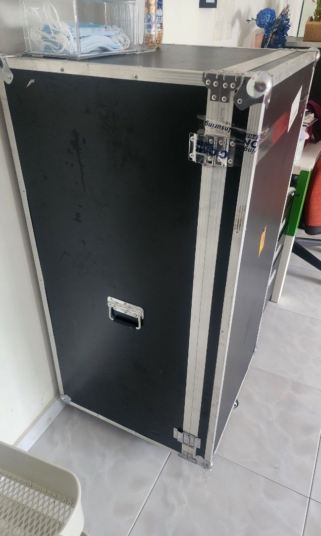 Mobile storage case with internal padding and heavy duty lock ...