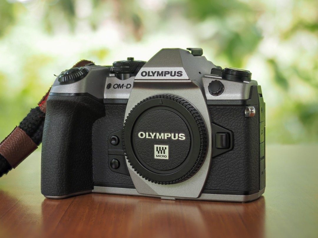 Olympus E-M1 II Limited Edition SILVER Mirrorless Camera, Photography ...