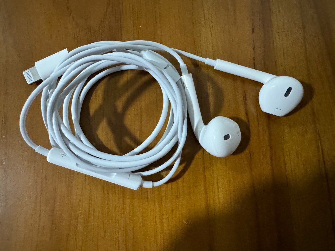 Original Apple Ear Piece, Audio, Earphones on Carousell