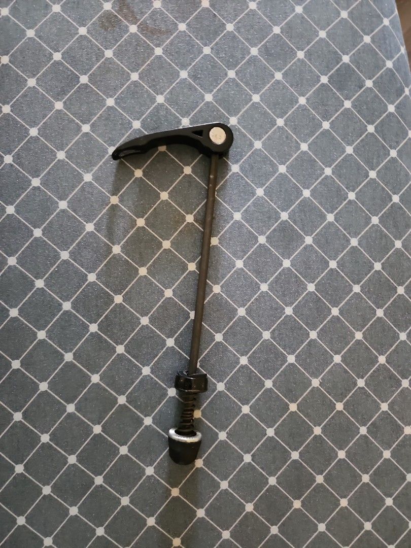 Rear wheel quick release axle, Sports Equipment, Bicycles & Parts ...