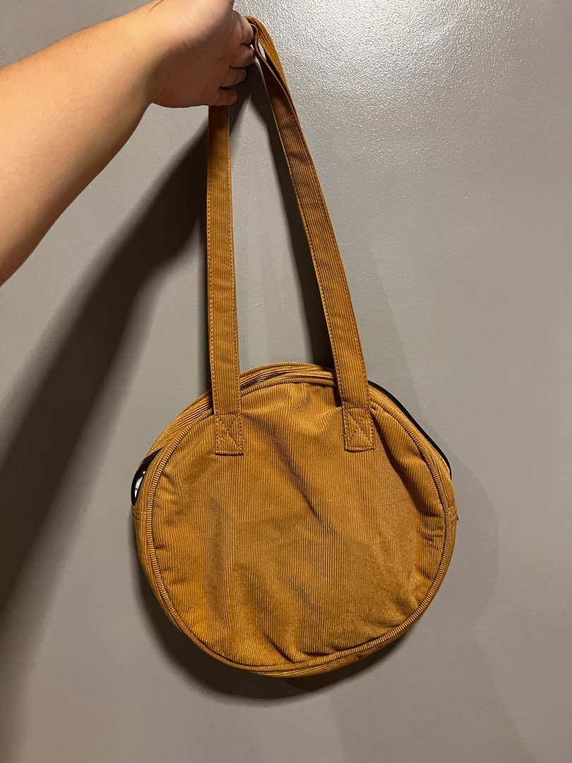 Round tote bag, Women's Fashion, Bags & Wallets, Tote Bags on Carousell