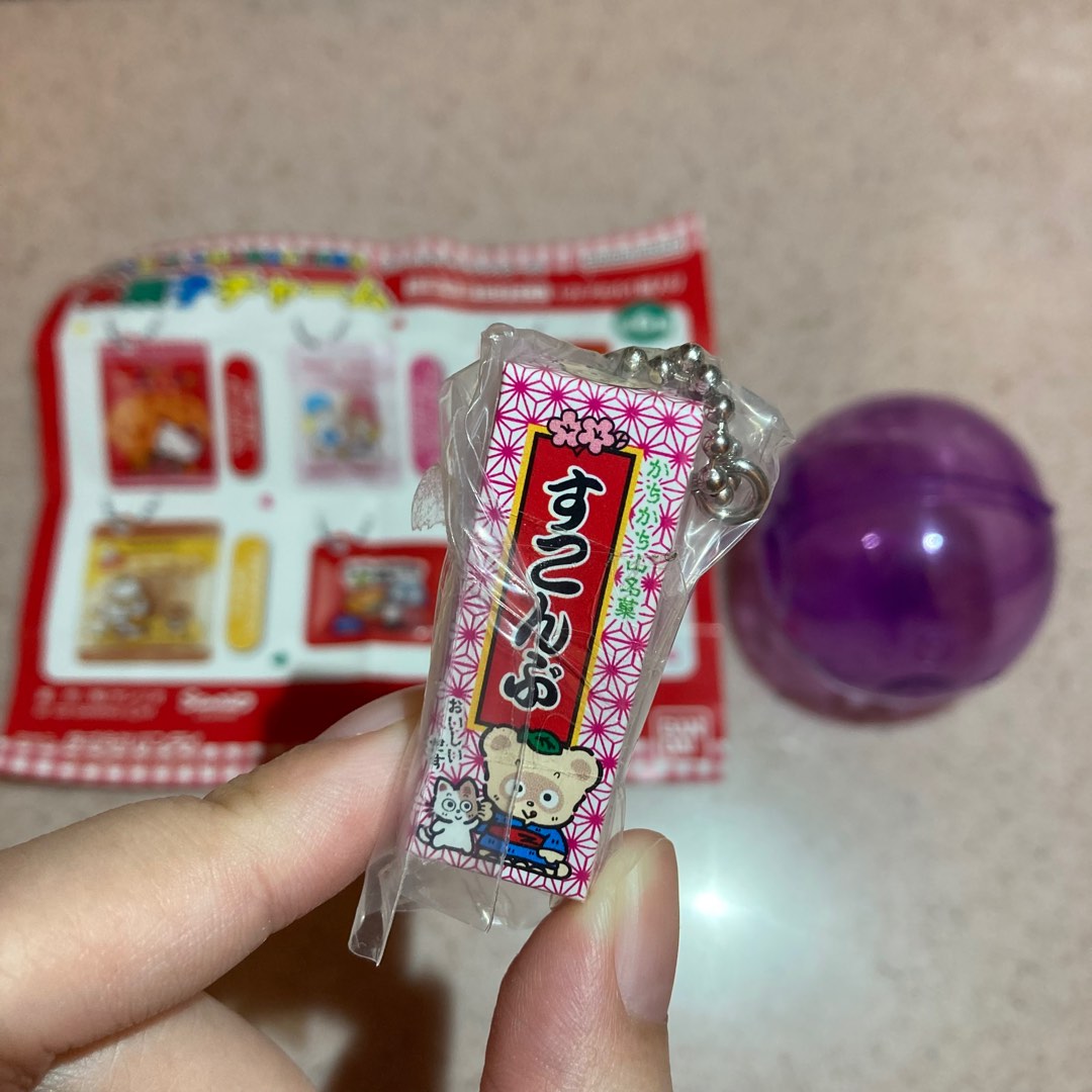 全新Sanrio 浣熊日記 菓子零食造型吊飾 掛飾 BANDAI扭蛋 Pokopon Diary, 興趣及遊戲, 玩具 & 遊戲類 ...