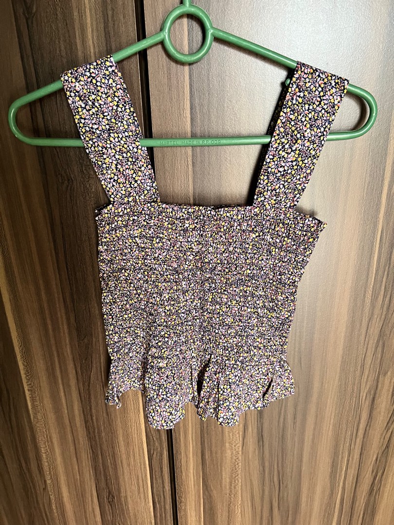 Uniqlo smock sleveless, Women's Fashion, Tops, Sleeveless on Carousell