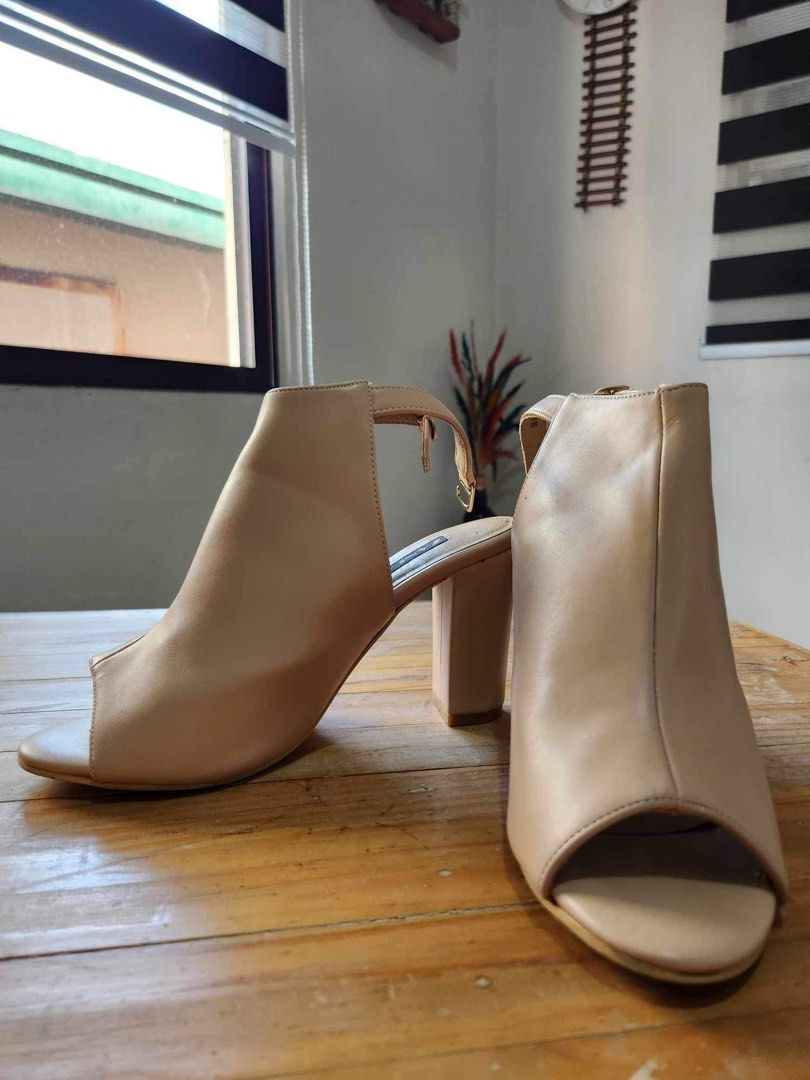 Zanea Sandals, Women's Fashion, Footwear, Sandals on Carousell