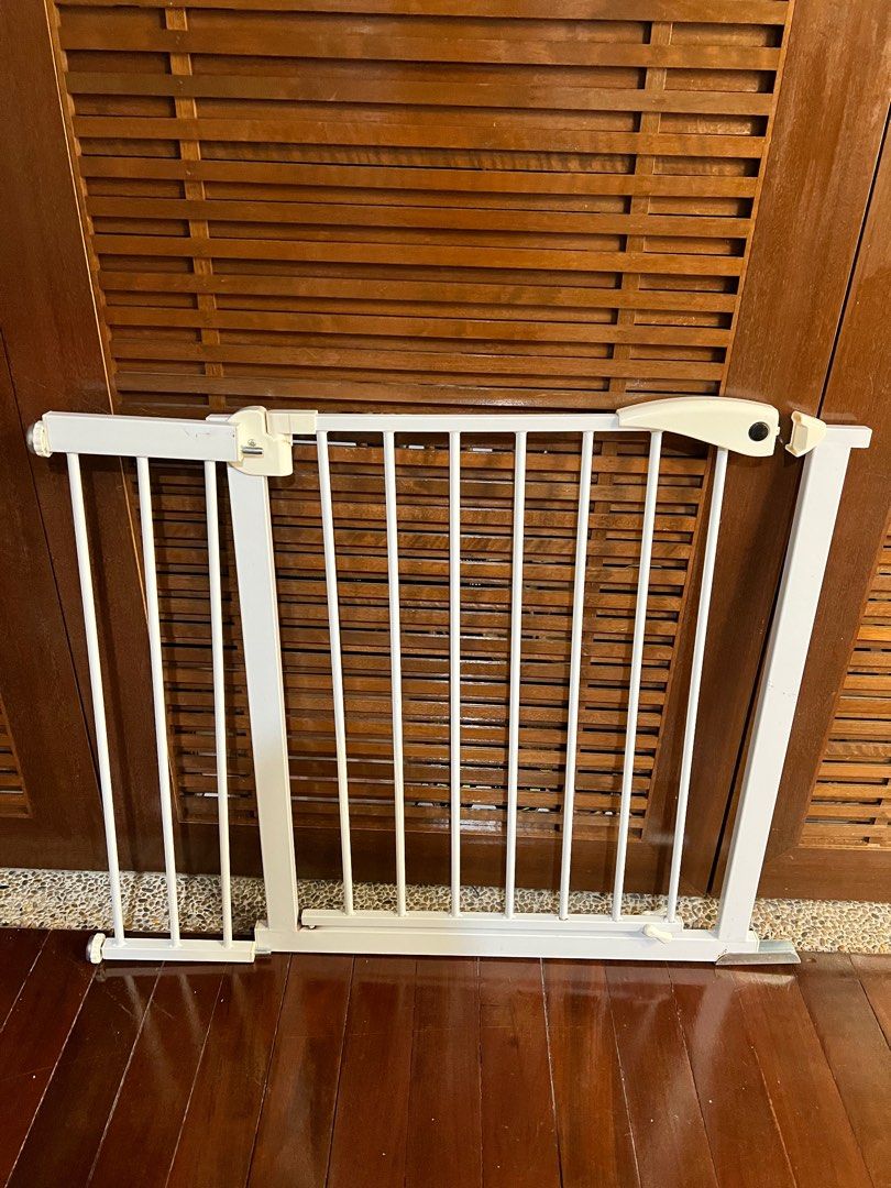 Baby safety gate, Babies & Kids, Baby Nursery & Kids Furniture, Cots ...