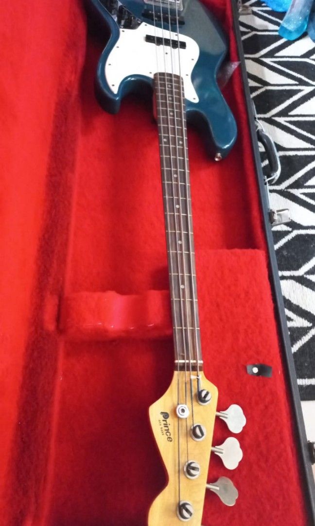 Bass Guitar Prince classic lengkap dengan cassingnya, Musik & Media ...