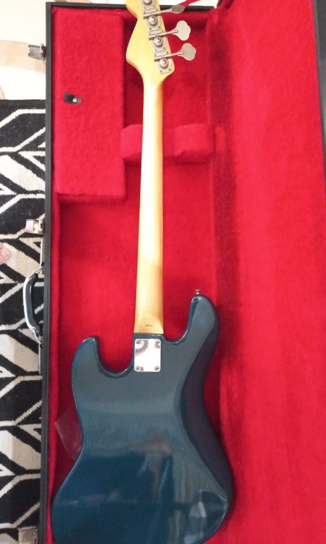 Bass Guitar Prince classic lengkap dengan cassingnya, Musik & Media ...