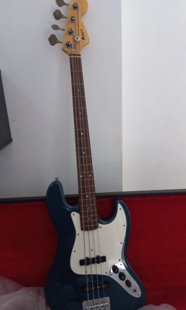 Bass Guitar Prince classic lengkap dengan cassingnya, Musik & Media ...